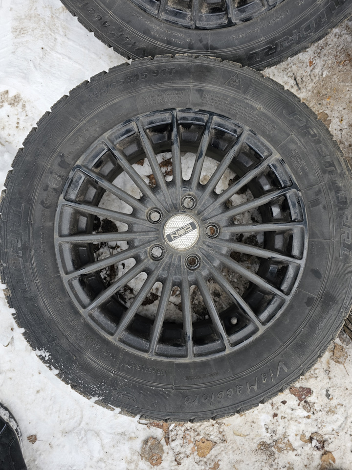 Шины зимние нешипованные 195/65 R15, литые диски 5Jx15 5x108 на Ford ...