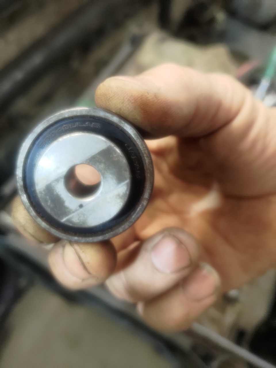 Замена подшипника ролика натяжителя ремня — Suzuki Swift (3G), 1,2 л ...