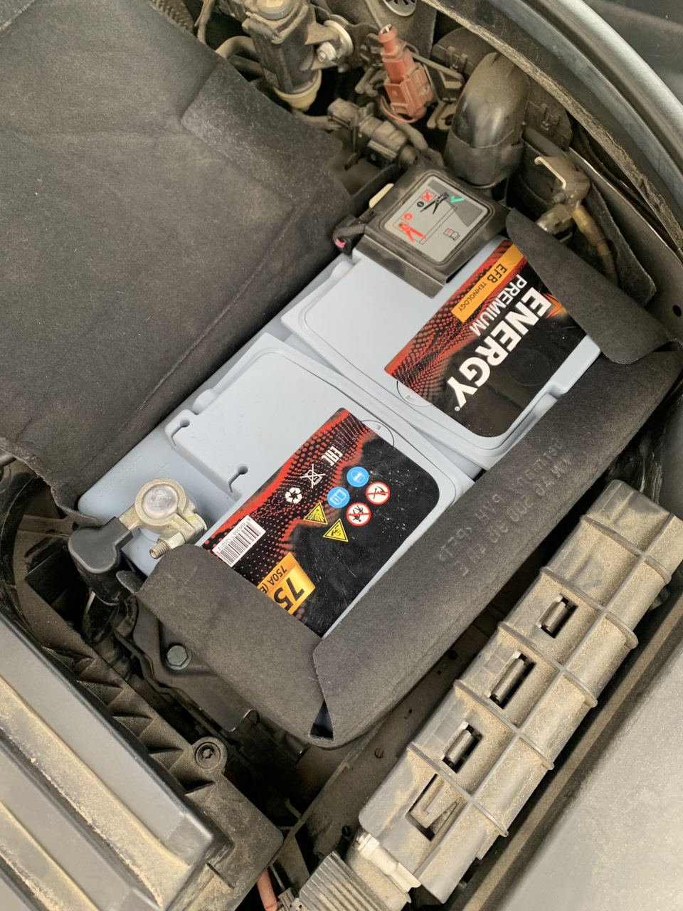 47. Замена АКБ и «умной клеммы» — Skoda Octavia Combi A7 Mk3, 1,6 л ...