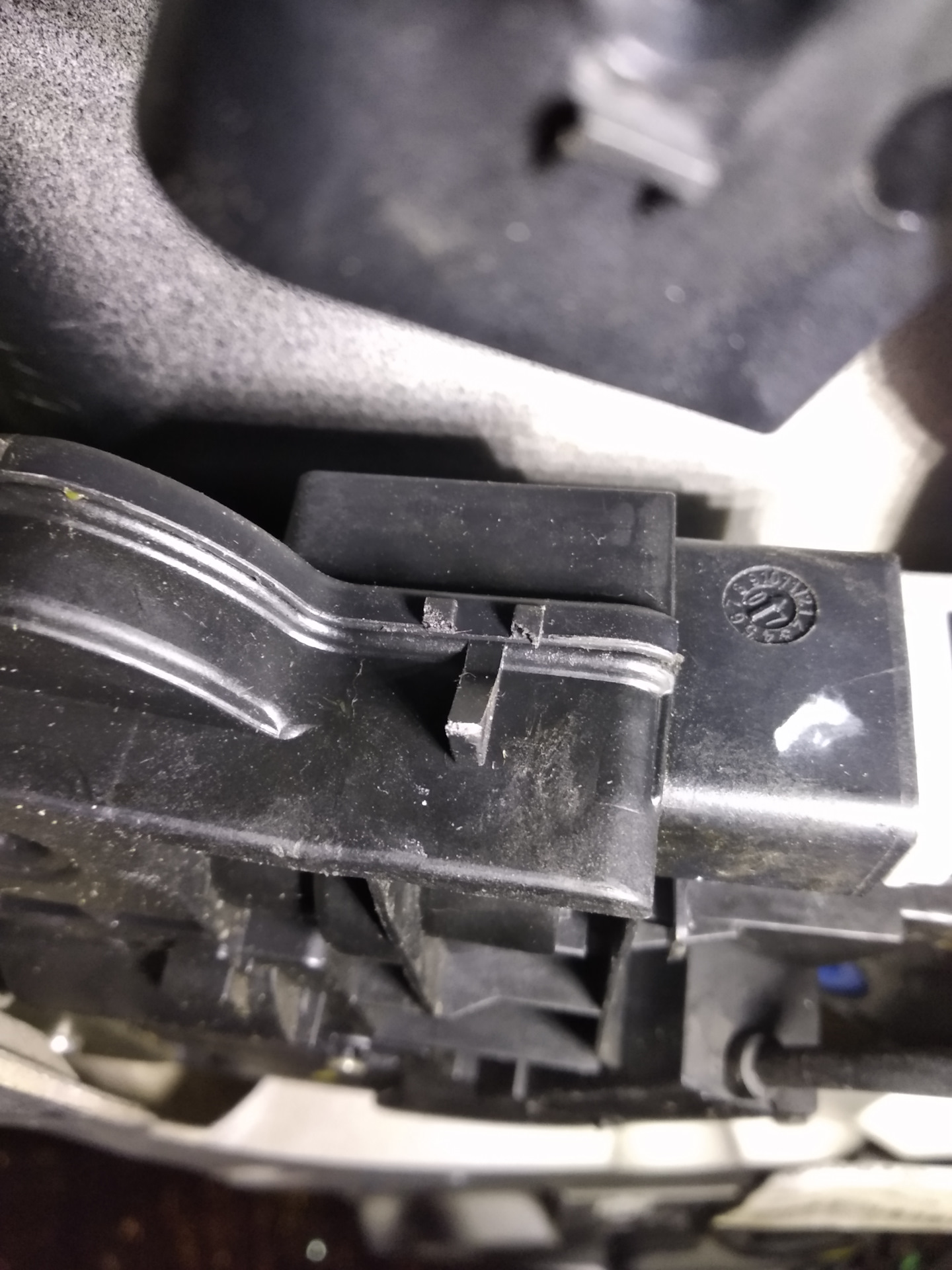 Привод двери багажника. Часть 2 — Volvo XC70 III, 2,4 л, 2008 года ...