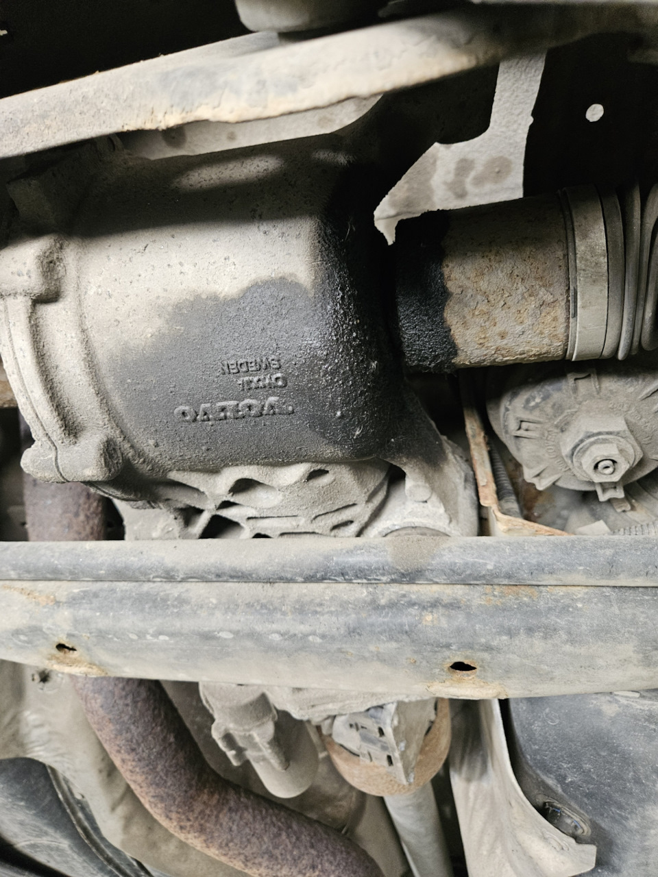 Замена сальника привода(редуктор) — Volvo XC60 (1G), 2,4 л, 2014 года ...