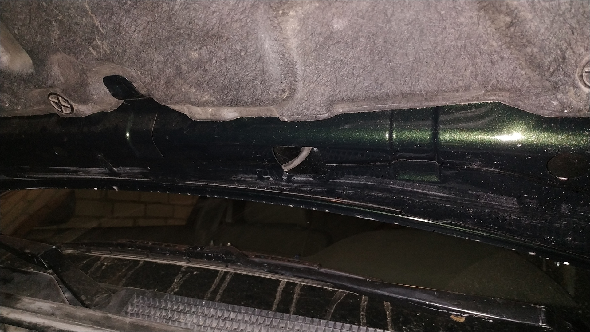 Клипсы трубки омывателя — Nissan Maxima QX (A32), 3 л, 1998 года ...