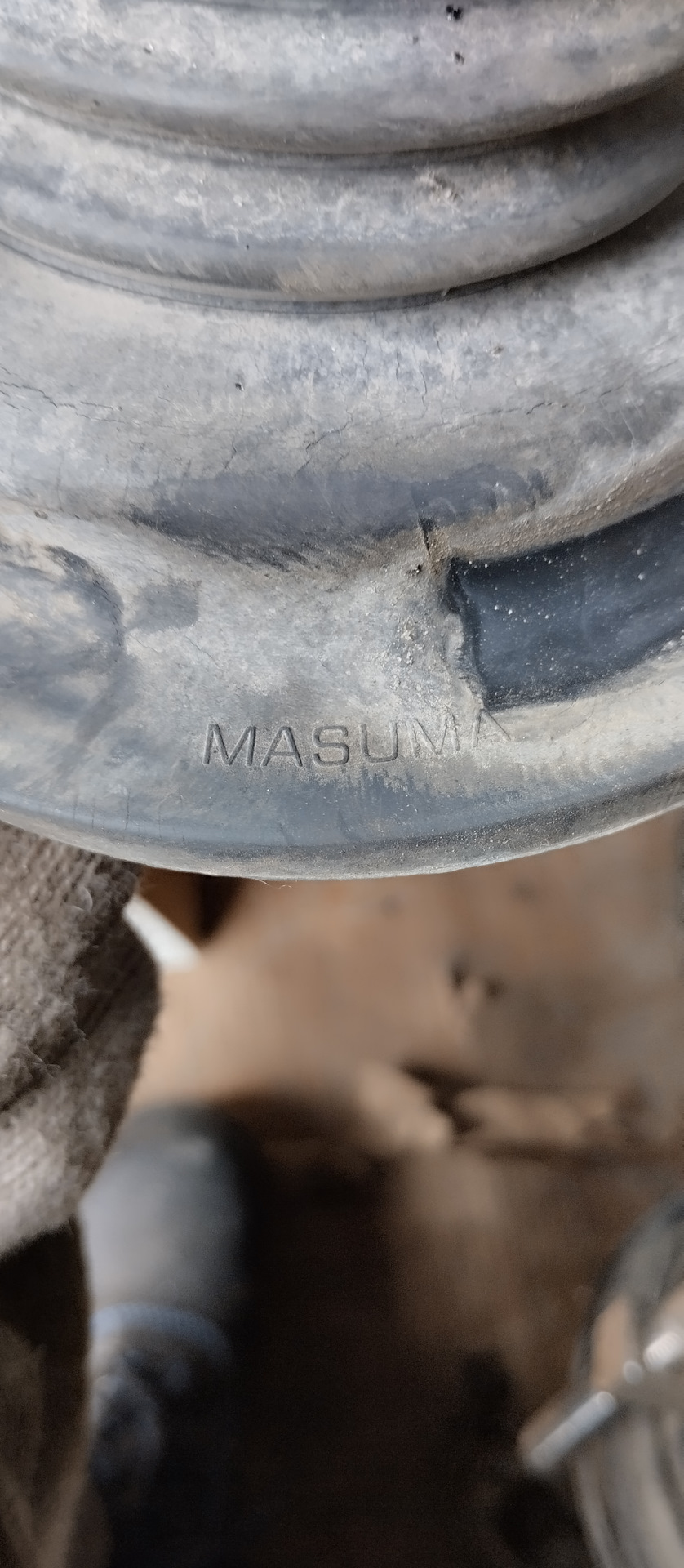 Замена пыльников передних амортизаторов. — Toyota Corolla (140/150), 1 ...