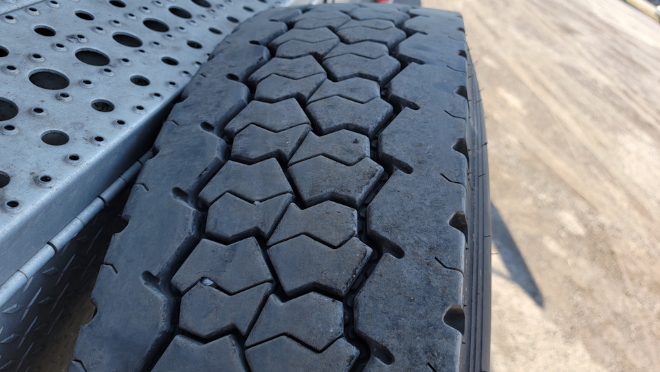 462000 километров (287000 миль) на шинах General D460 — Freightliner ...