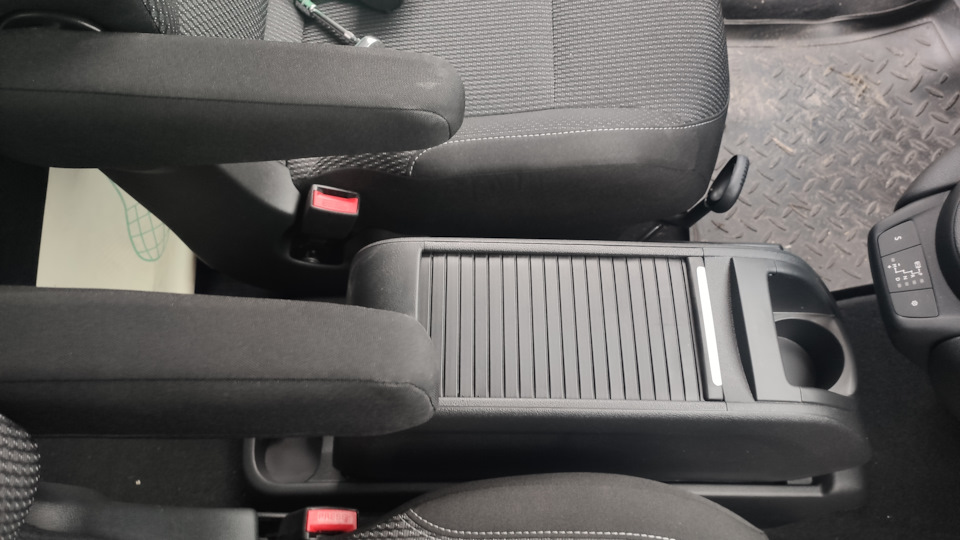 Бокс между передними сидениями — Peugeot Partner Crossway, 1,6 л, 2021 ...