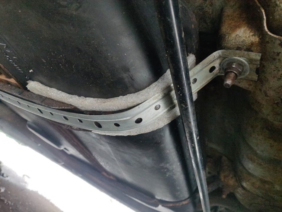 Бензобак — Держись! :) Крепление бензобака 154 000км. — Hyundai Accent ...