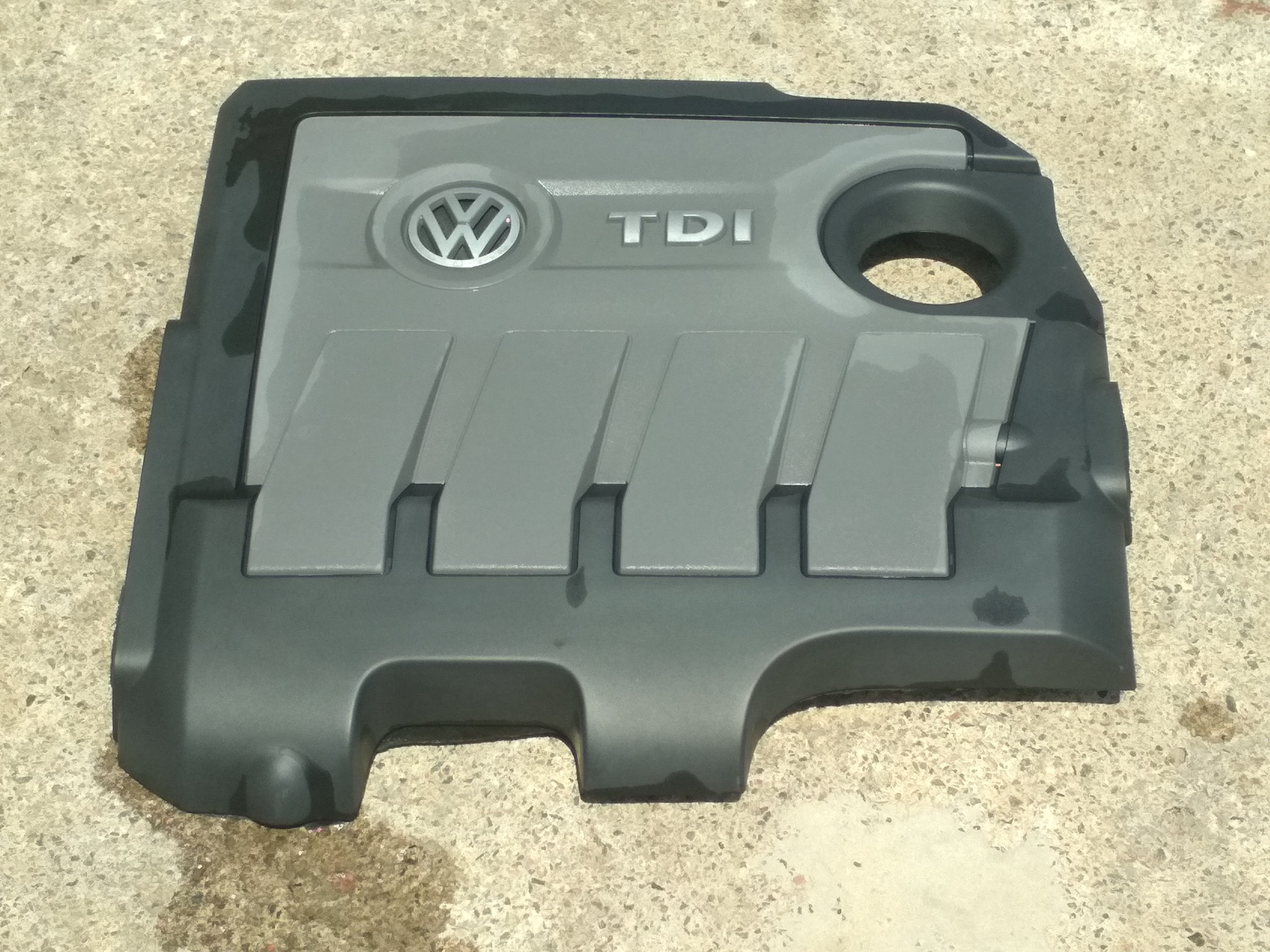 Крышка ДВС — SEAT Toledo (4G), 1,6 л, 2014 года | аксессуары | DRIVE2