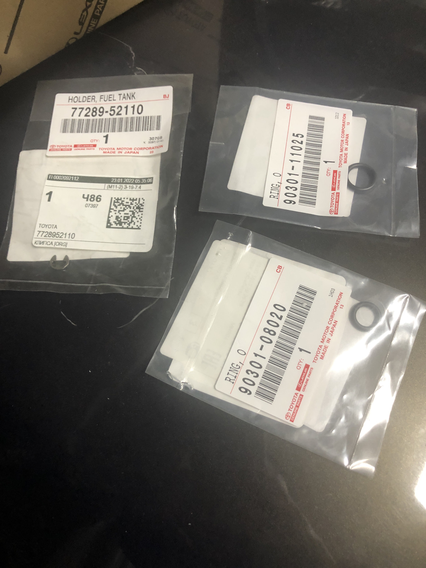 Замена топливного фильтра — Toyota RAV4 (IV), 2 л, 2014 года | визит на ...