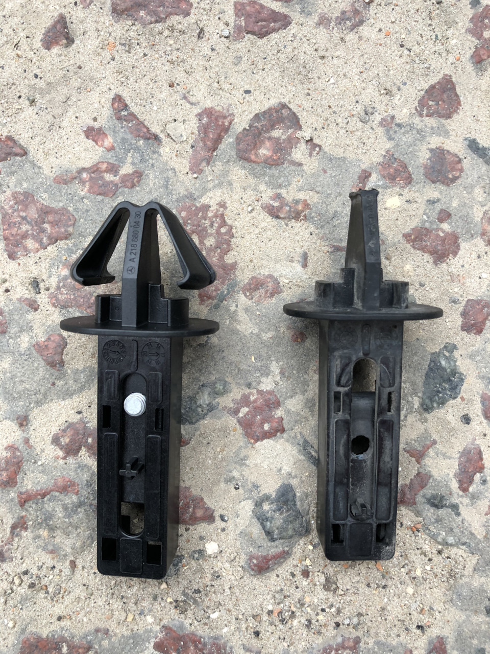 A2188800430 Направляющая крепления рамки фары MERCEDES | Запчасти на DRIVE2