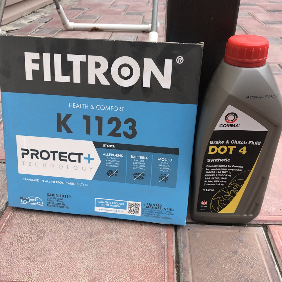 Замена тормозной жидкости — Toyota Corolla (120), 1,6 л, 2006 года ...