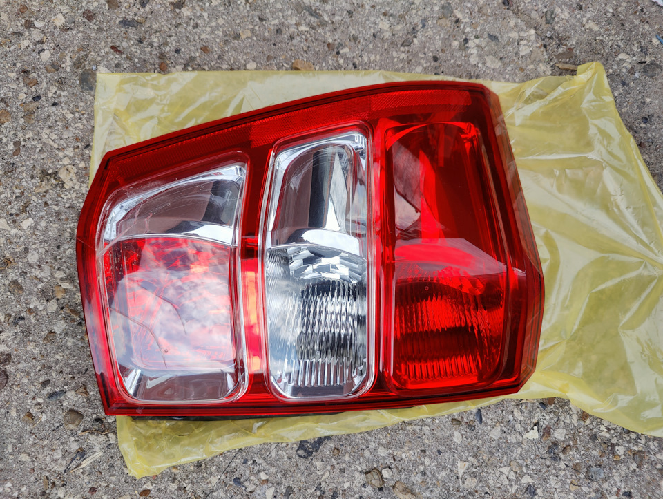 Фонарь задний левый Suzuki Grand Vitara (JT) 35670-65J21 на Suzuki ...