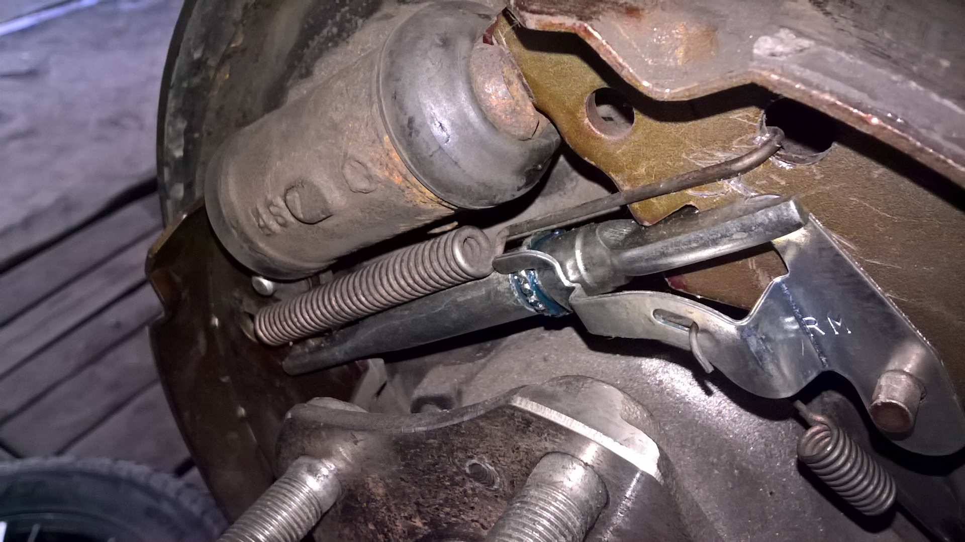 Задние тормоза — Suzuki Grand Vitara (2G), 2 л, 2006 года | плановое ТО ...