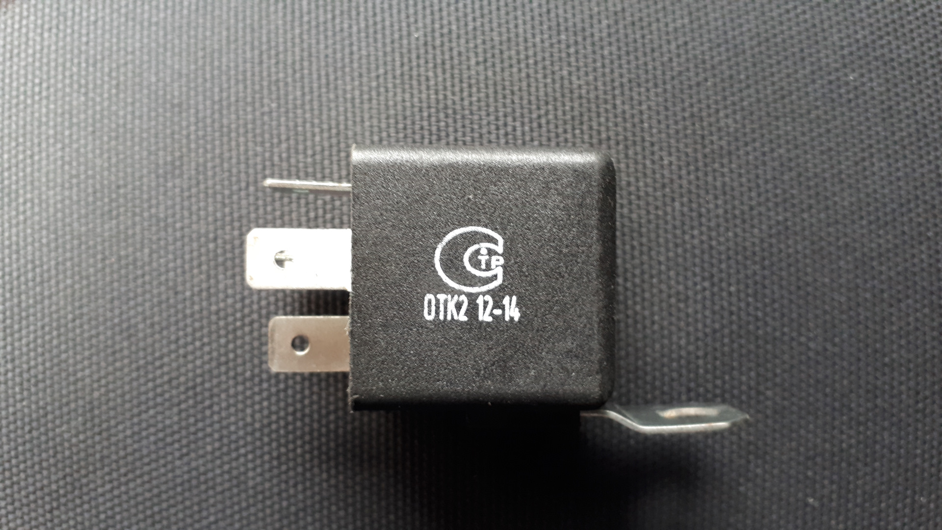 Выход из сторя реле 39160-3C200 OMRON DC12V 30A — Hyundai Solaris (1G ...