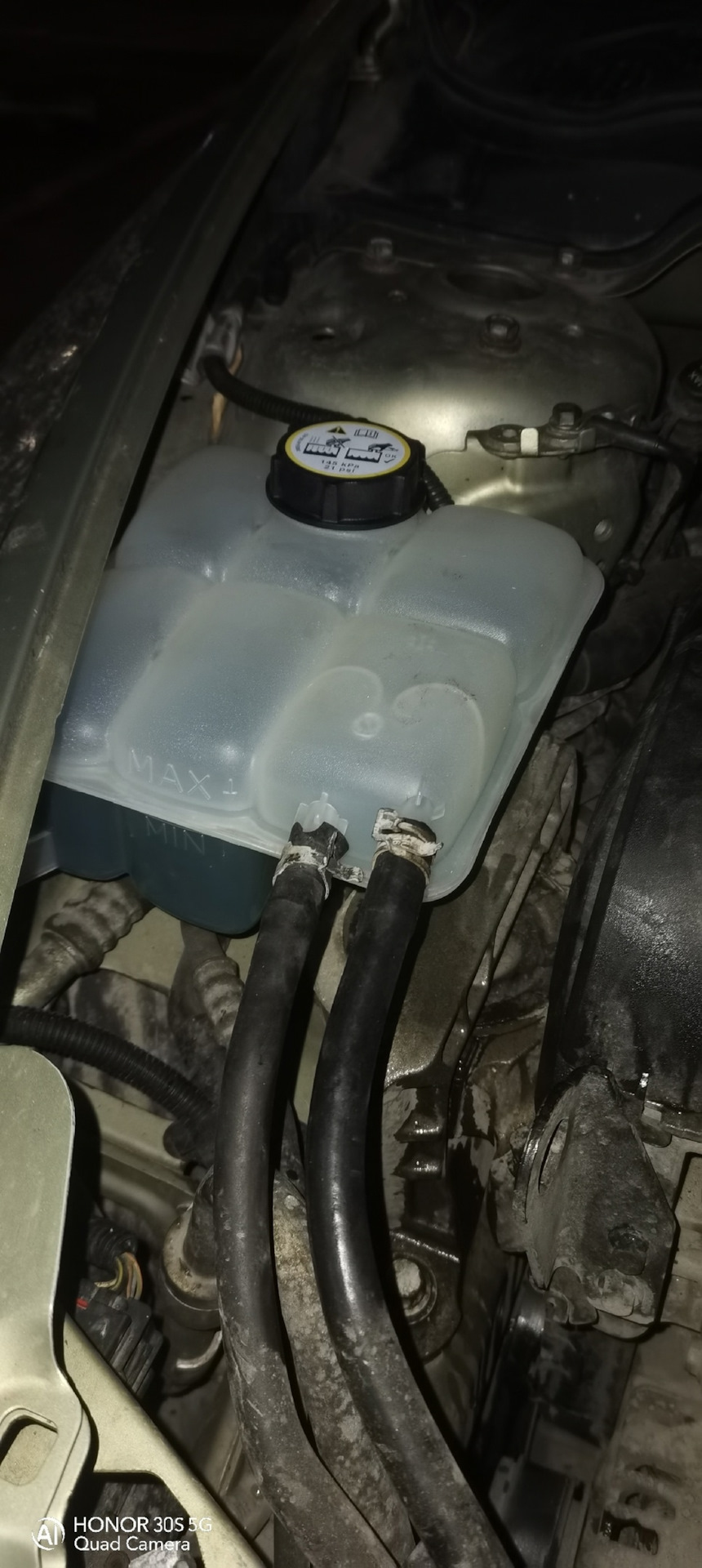 Замена расширительного бачка METALCAUCHO и крышки на Volvo V50 2.4 ...