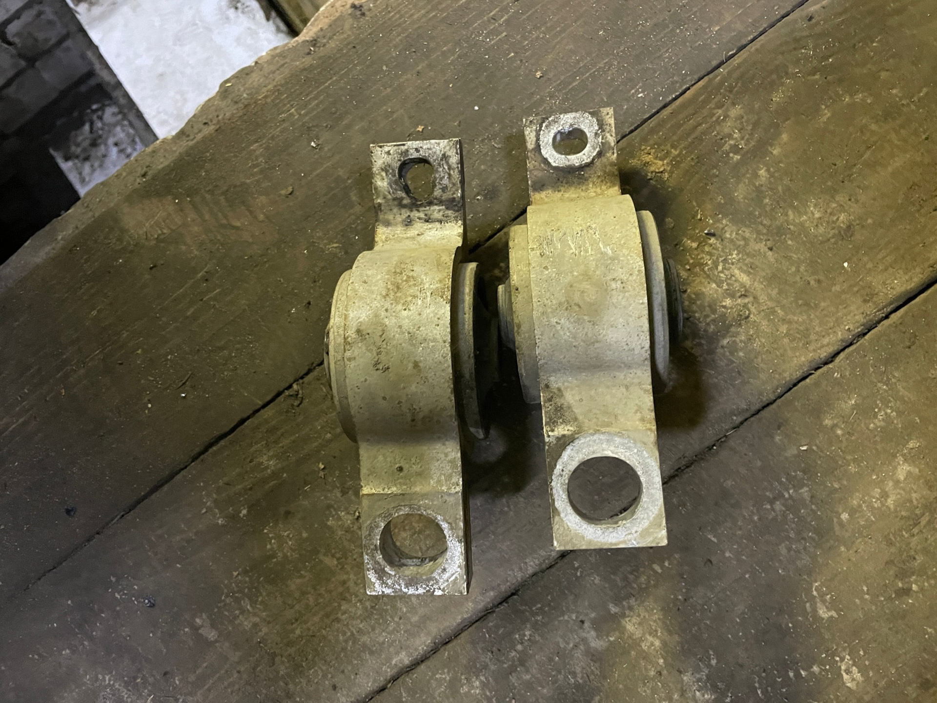 Задние сайлентблоки передних нижних рычагов, замена, наблюдения — Lexus ...