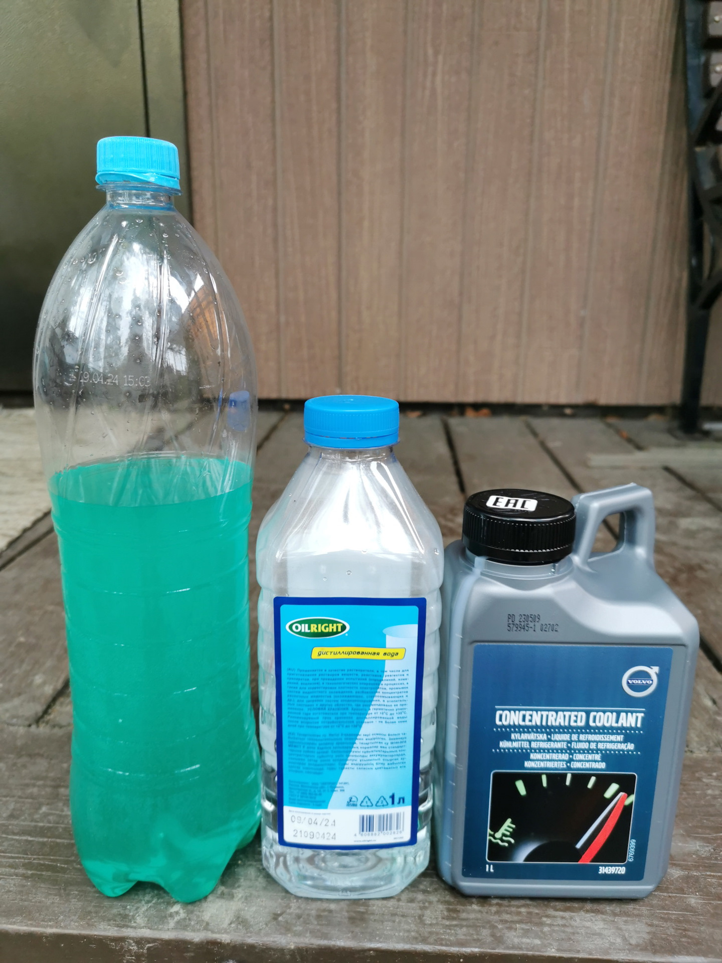 Низкий уровень охлаждающей жидкости. Остановитесь — Volvo XC60 (1G), 2 ...