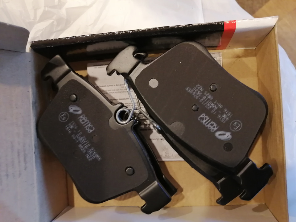 Замена задних колодок — Volkswagen Tiguan (2G), 1,4 л, 2021 года ...