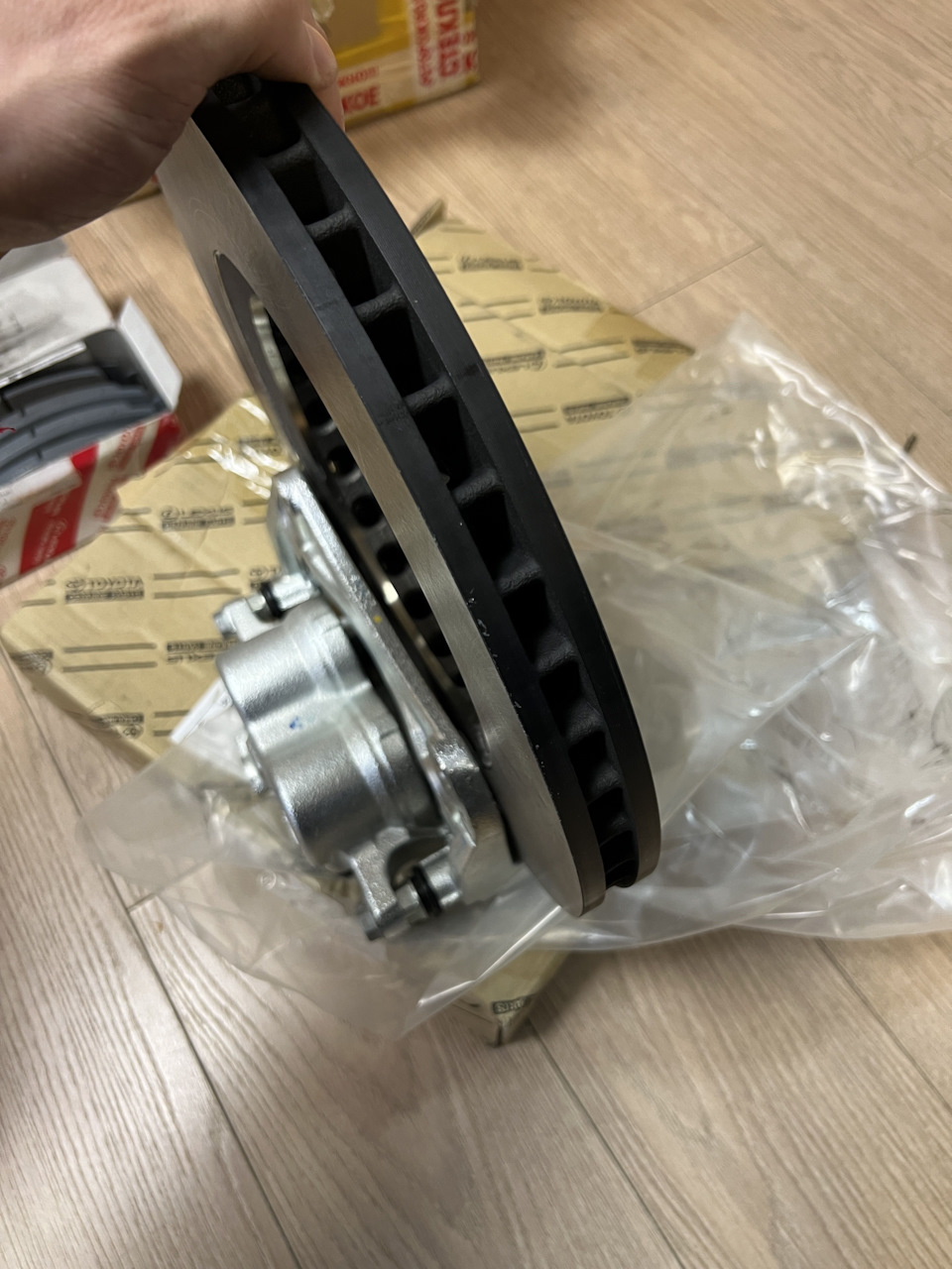 Усиленные тормоза на Camry 70 от Highlander Camry Hybrid — Toyota Camry ...