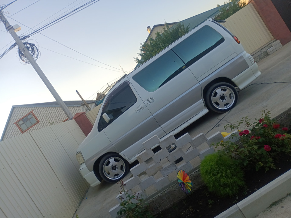 Жара… — Nissan Elgrand (E50), 3,3 л, 1997 года | наблюдение | DRIVE2