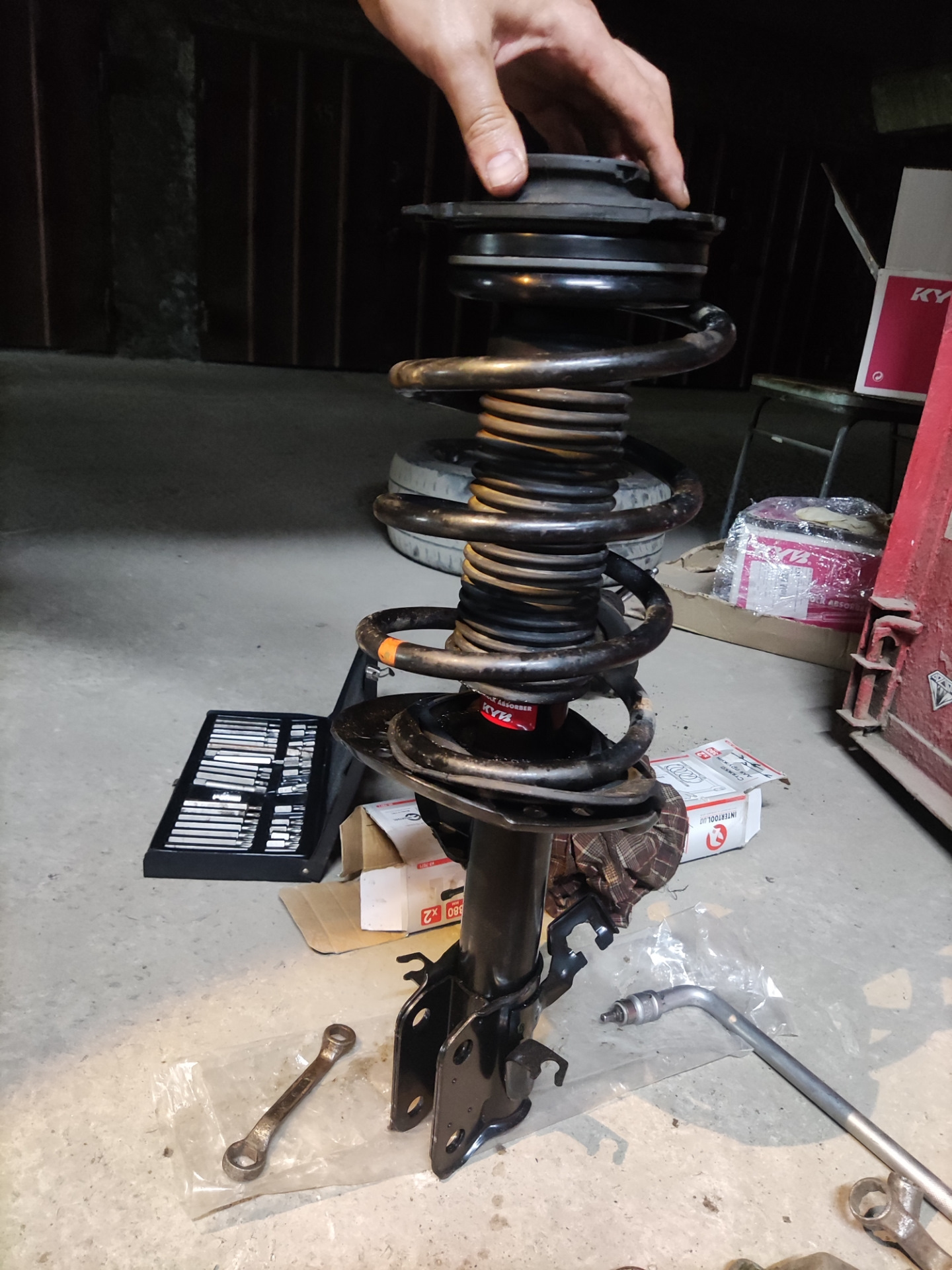 Замена стоек амортизатора — Nissan Leaf (1G), 2012 года | поломка | DRIVE2