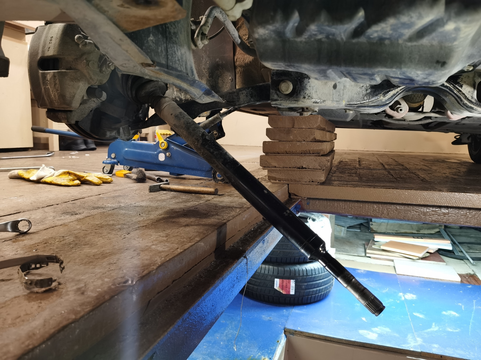 Замена внутреннего правого шруса — Volkswagen Polo Sedan, 1,6 л, 2017 ...