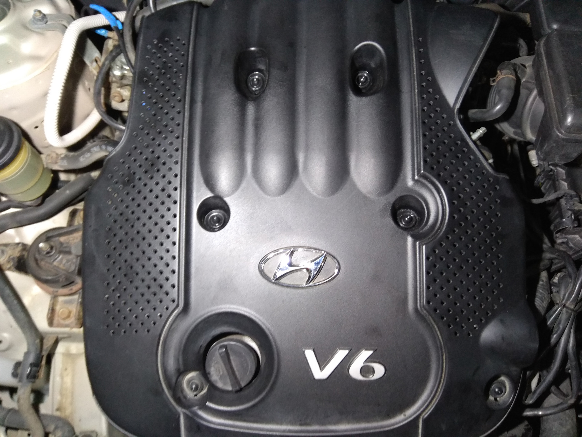 Декоративная крышка двигателя — по феншую. — Hyundai Santa Fe (2G), 2,7 ...