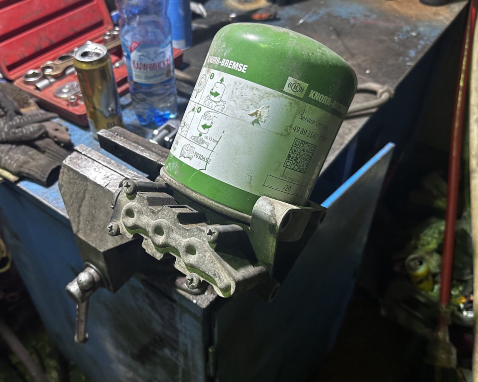 Разборка и чистка осушителя Wabco (с клапаном) Volvo FM / FH — VOLVO ...