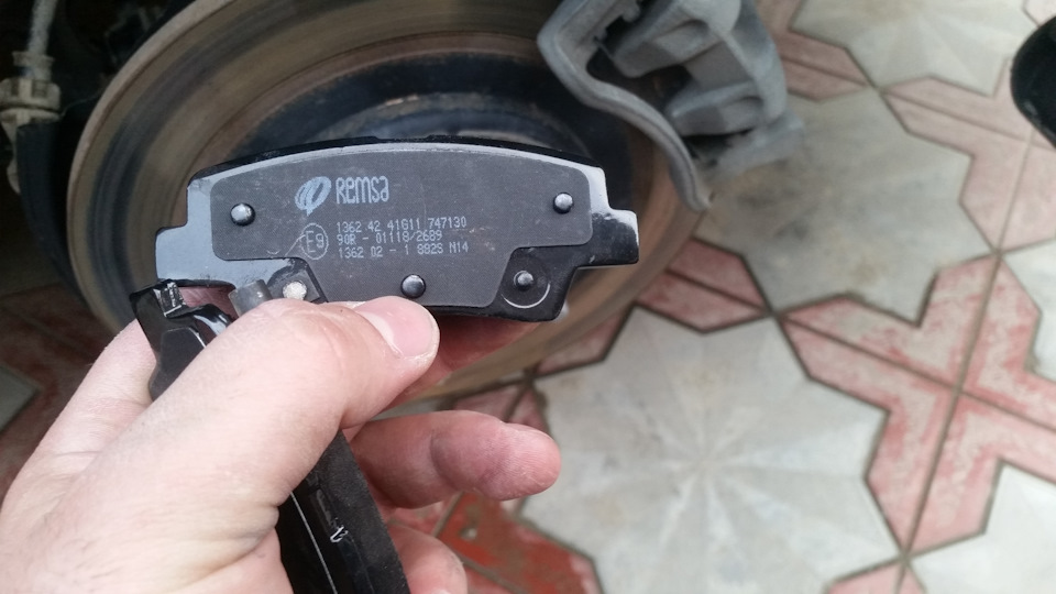 Замена задних колодок. — Hyundai i40, 2 л, 2013 года | расходники | DRIVE2