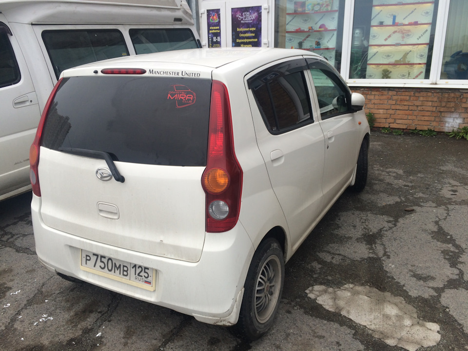 №53 — Мы наконец-то обзавелись наклейками ! — Daihatsu Mira (L275/L285), 0,7 л, 2010 года ...
