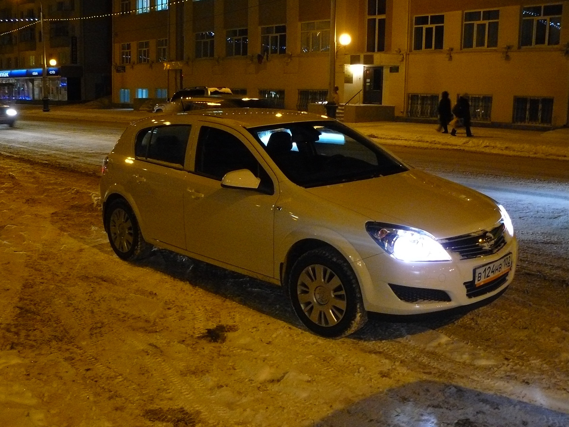 Лампы ближнего — Opel Astra H, 1,8 л, 2010 года | запчасти | DRIVE2