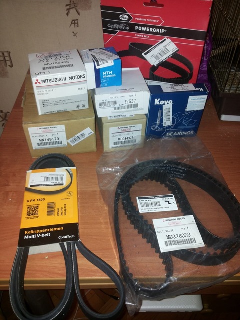 MR984375 НАТЯЖИТЕЛЬ РЕМНЯ ГРМ GALANT (06-10), GRANDIS (04-10), LANCER ...