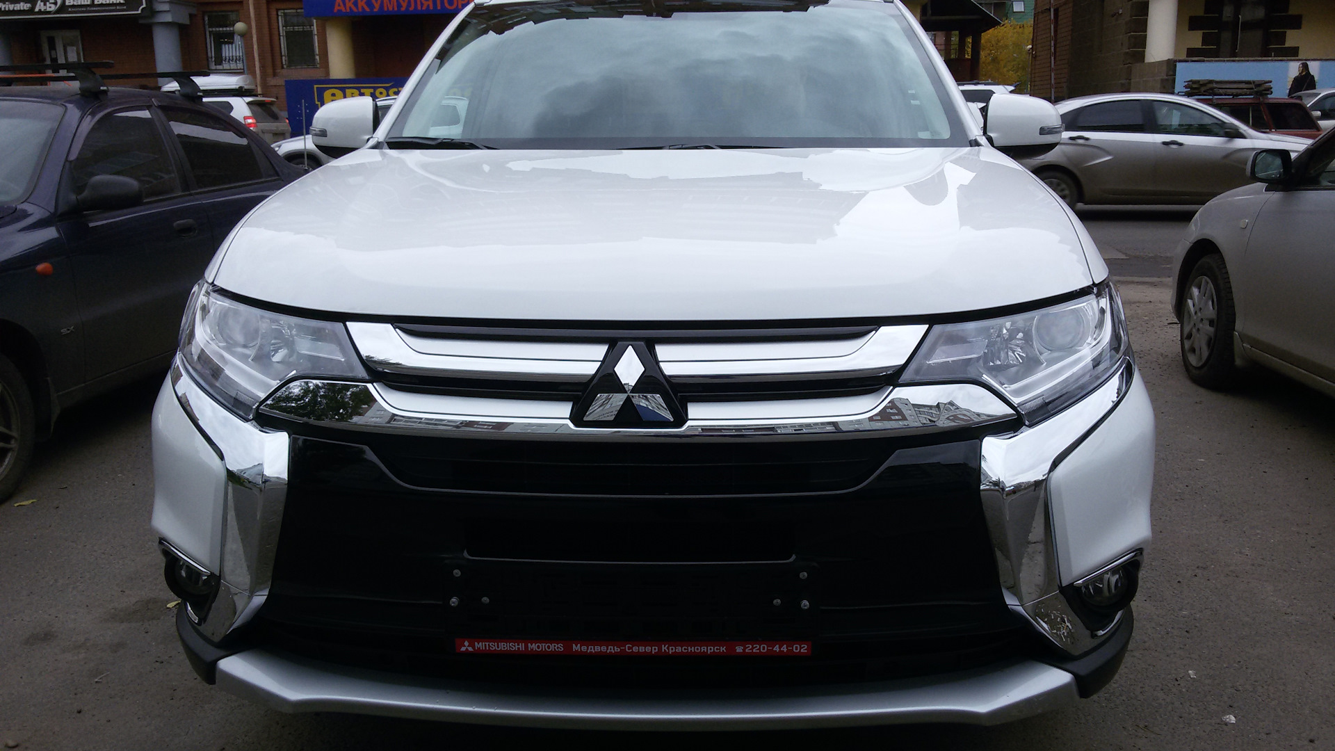 Mitsubishi Outlander (3G) 2.0 бензиновый 2017 | 2,0 4 WD CVT Instyle на ...