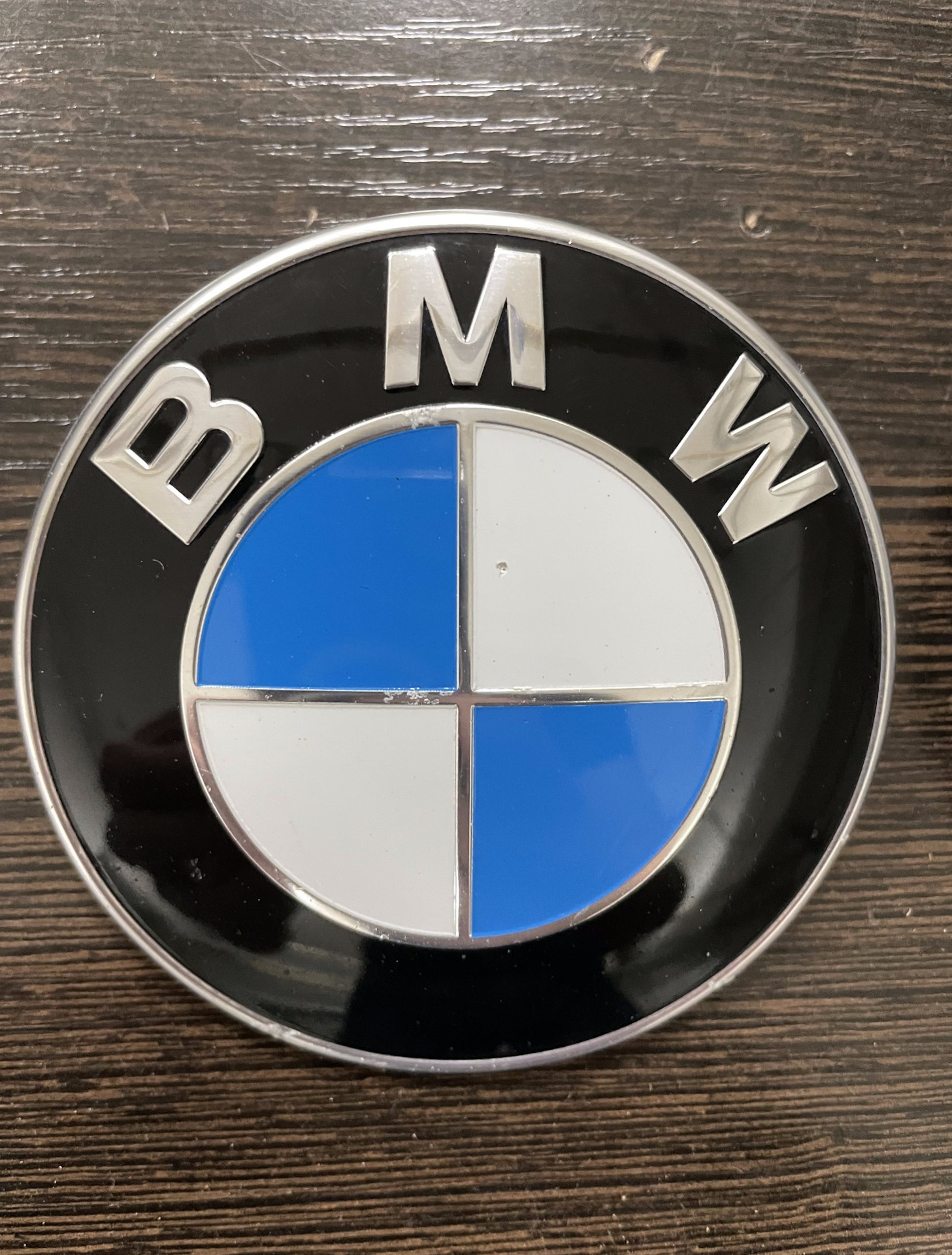 Замена эмблемы центрального отверстия дисков, эмблема BMW на багажнике ...