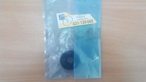 431129669 Втулка бачка охлаждающей жидкости / VAG | Запчасти на DRIVE2