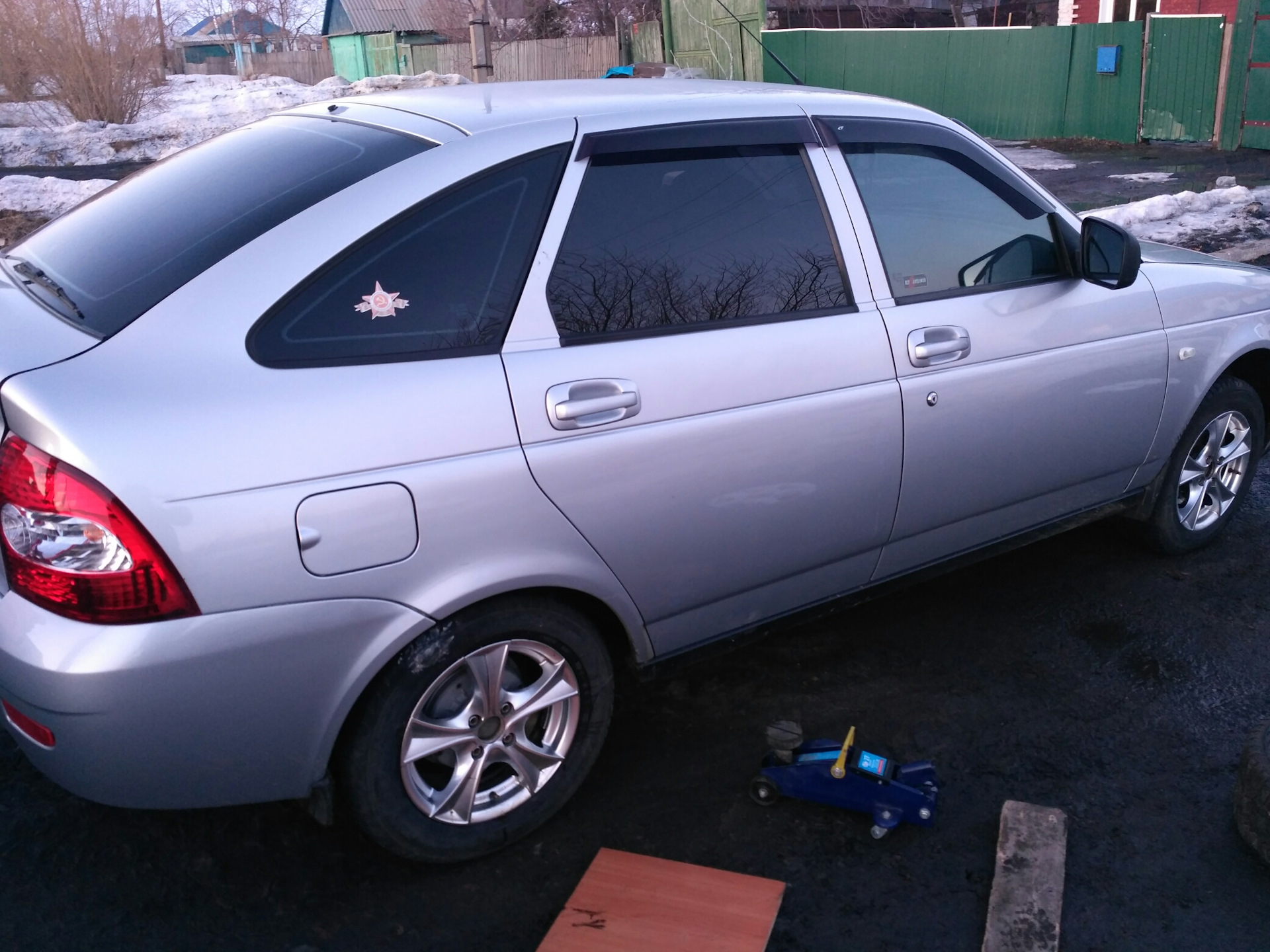 Продажа дисков — Lada Приора хэтчбек, 1,6 л, 2012 года | колёсные диски ...