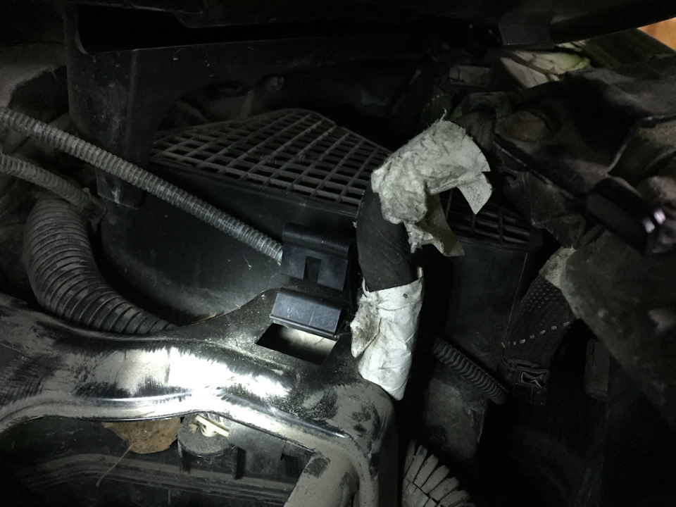 Защита мозгов от влаги — Audi Q7 (1G), 3 л, 2007 года | запчасти | DRIVE2