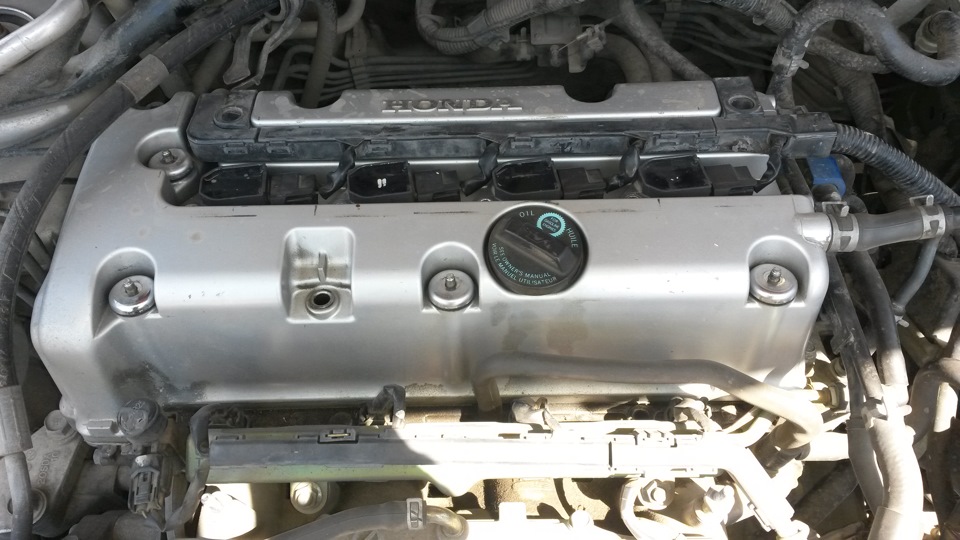 Сальники свечных колодцев. — Honda Accord (7G), 2,4 л, 2005 года ...