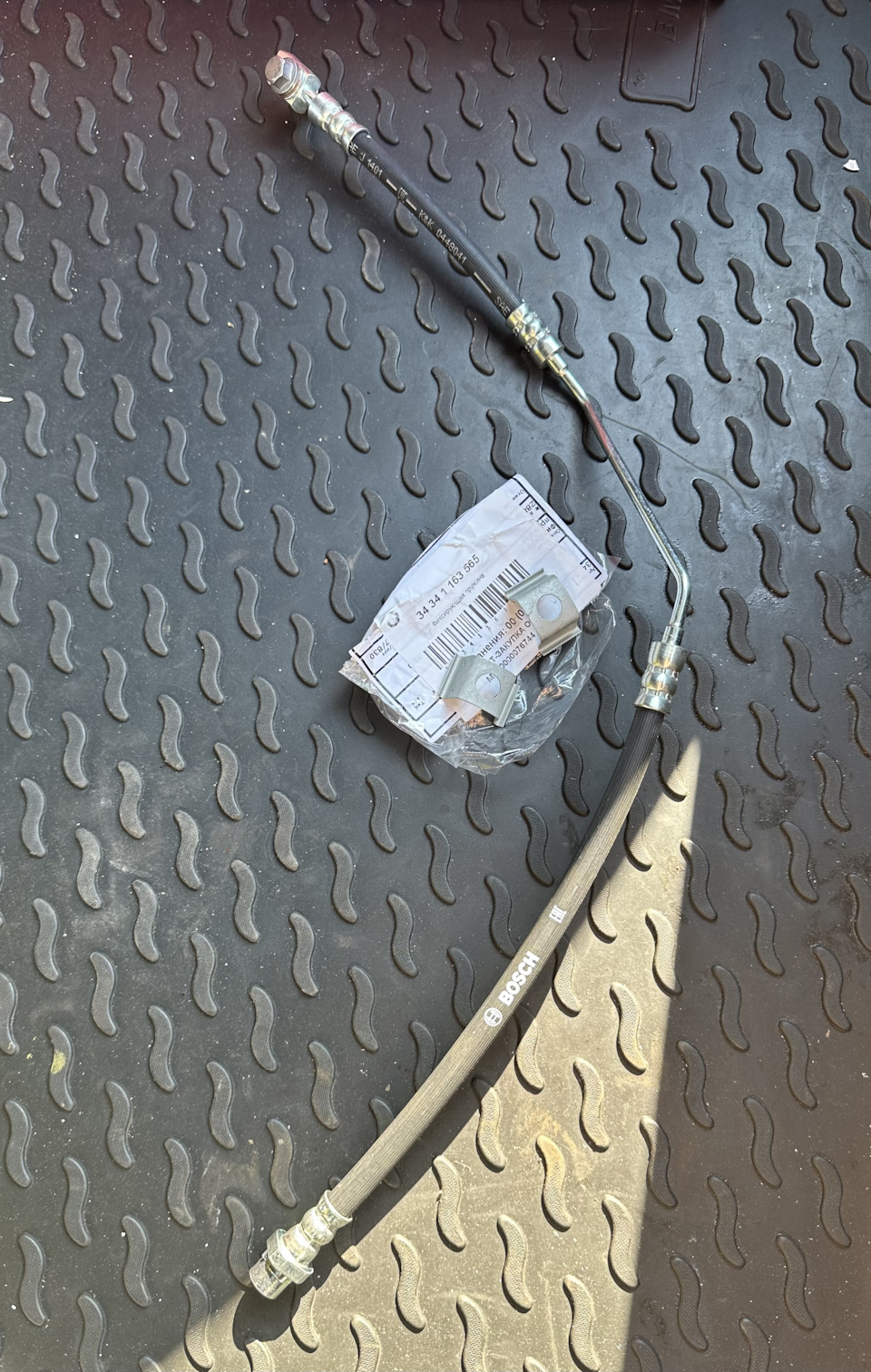 Пост-41 замена задних тормозных шлангов — BMW X5 (E53), 3 л, 2004 года ...