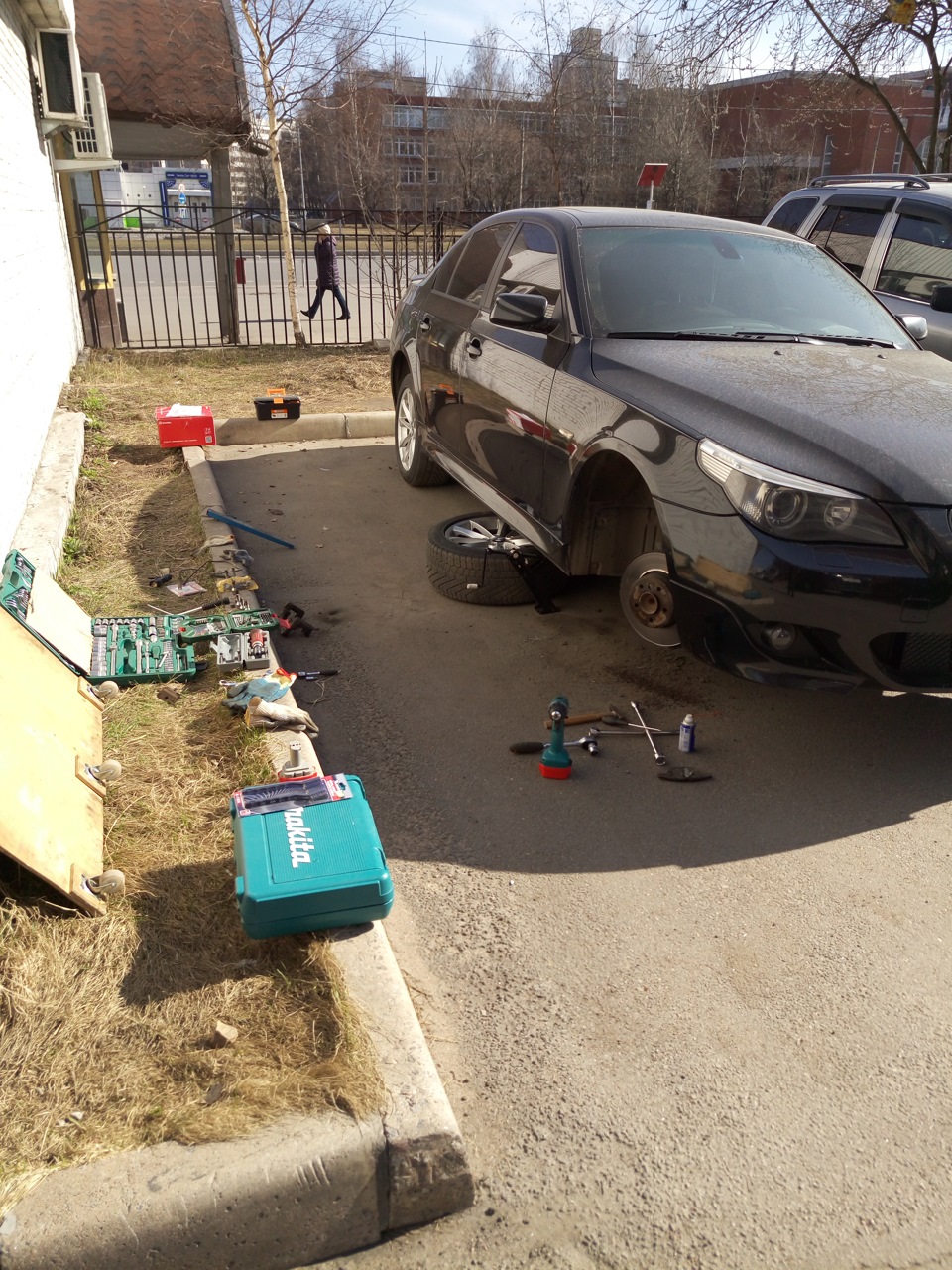 О том как тормозные диски с колодками менялись — BMW 5 series (E60), 3 ...