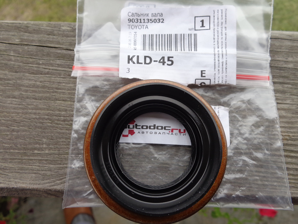 Сальник заднего дифференциала, боковой — Toyota RAV4 (II), 2 л, 2002 ...