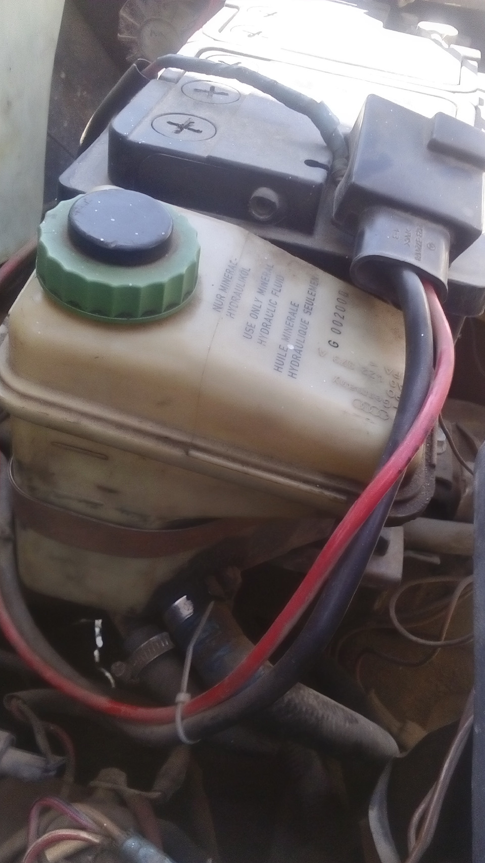 Замена бачка ГУР — Volkswagen Passat B3, 1,8 л, 1988 года | своими ...