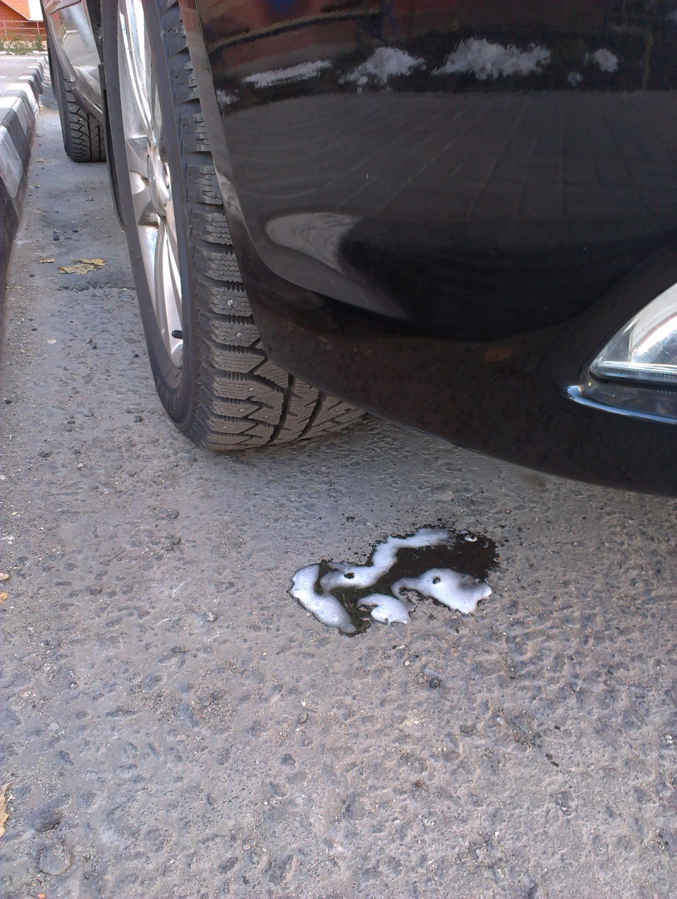 Бачок омывателя…понятны причины. — Hyundai Sonata V (NF), 2 л, 2008 ...