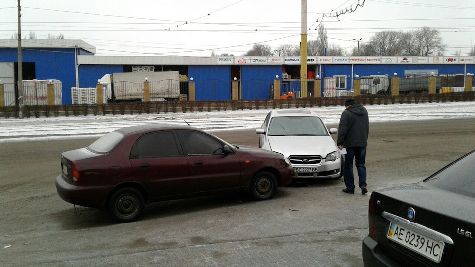 Неприятность у брата! — Daewoo Lanos, 1,5 л, 2002 года | ДТП | DRIVE2