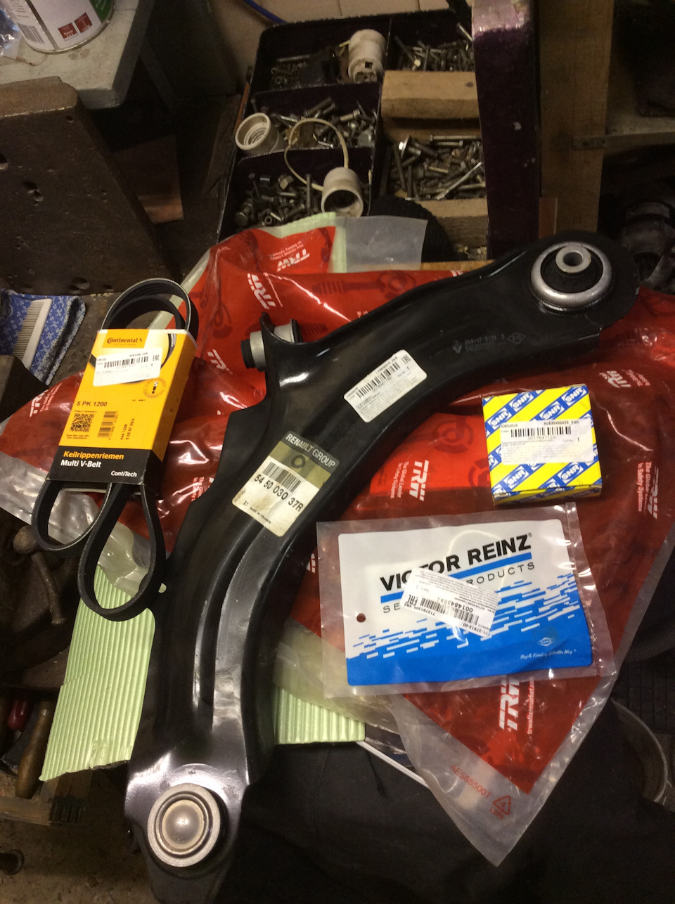 545003037R Рычаг ниж пер п RENAULT | Запчасти на DRIVE2