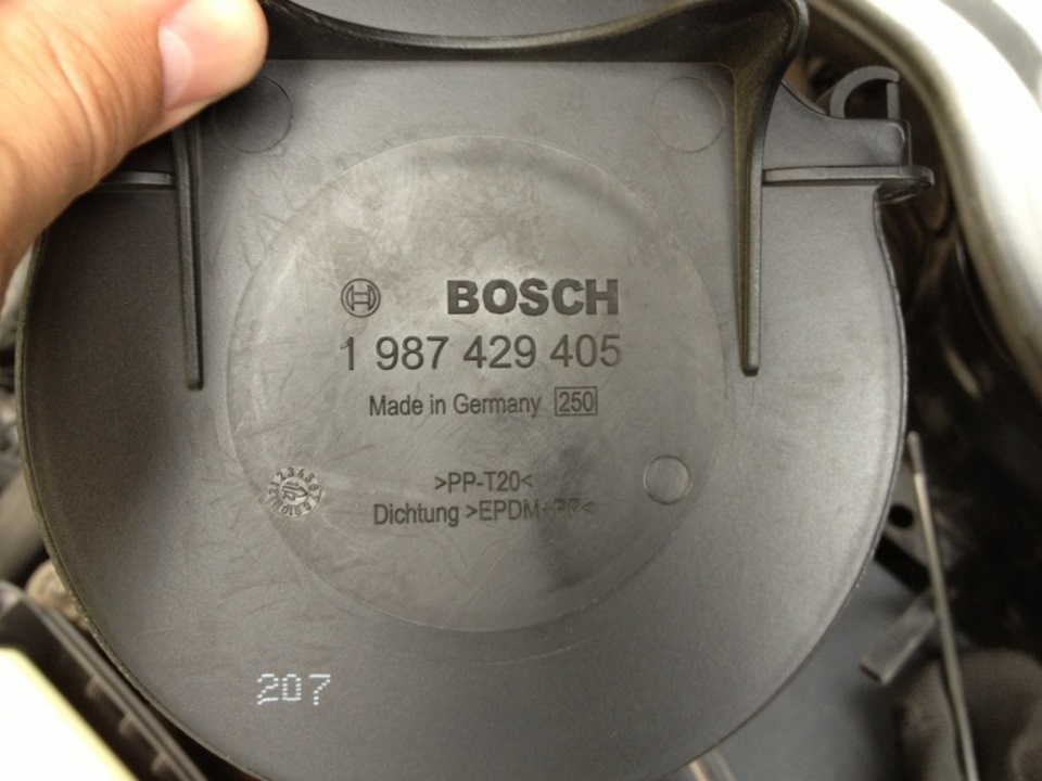 Воздушный фильтр Bosch — SEAT Leon (Mk II), 1,4 л, 2009 года | плановое ...