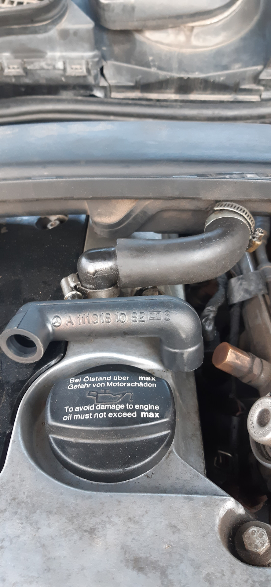 Трубка венитиляции картерных газов Mercedes A1110181082 — Mercedes-Benz ...