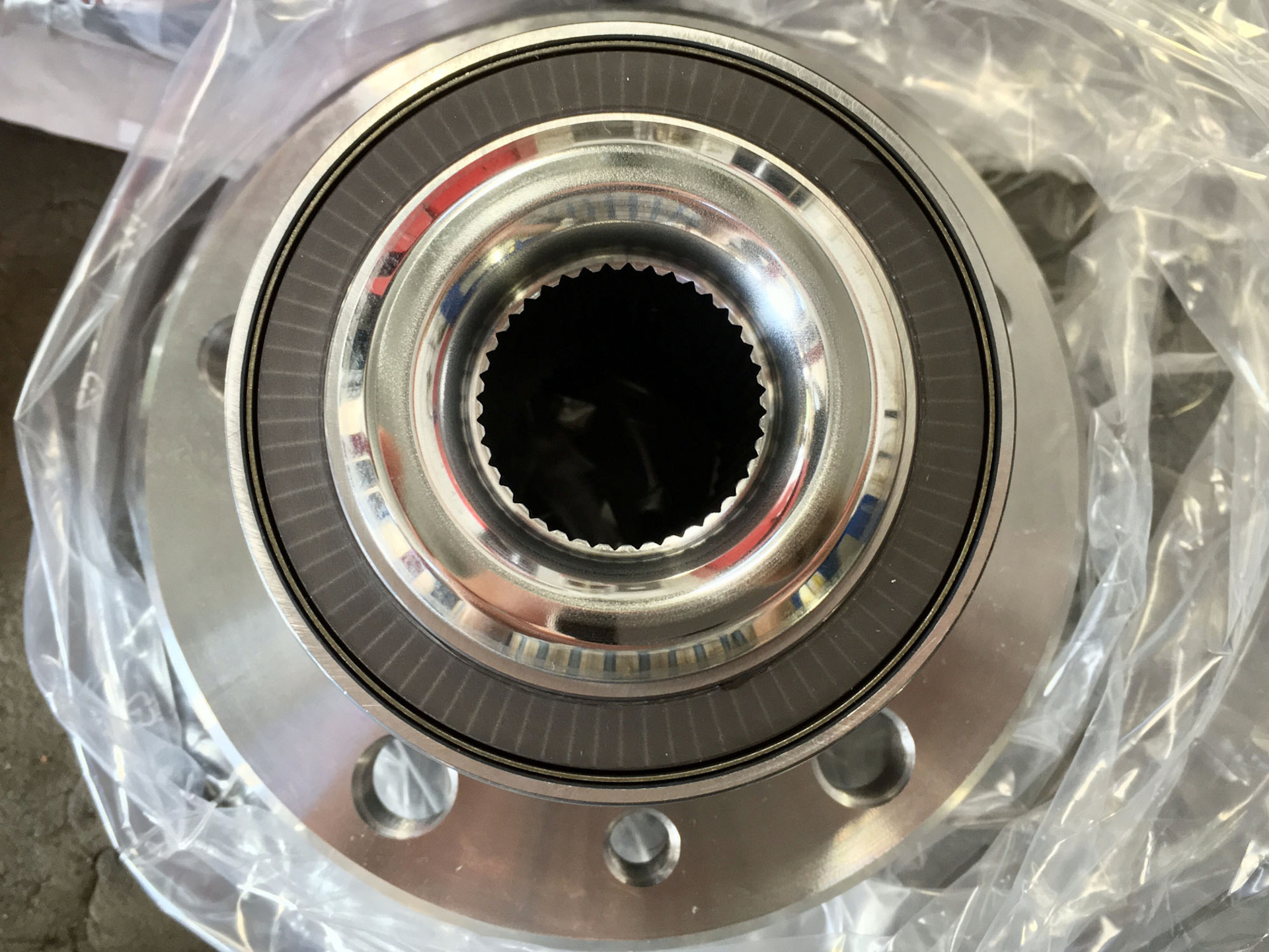 Замена правой ступицы FAG 713660460 — Volvo XC70 III, 2,4 л, 2012 года ...