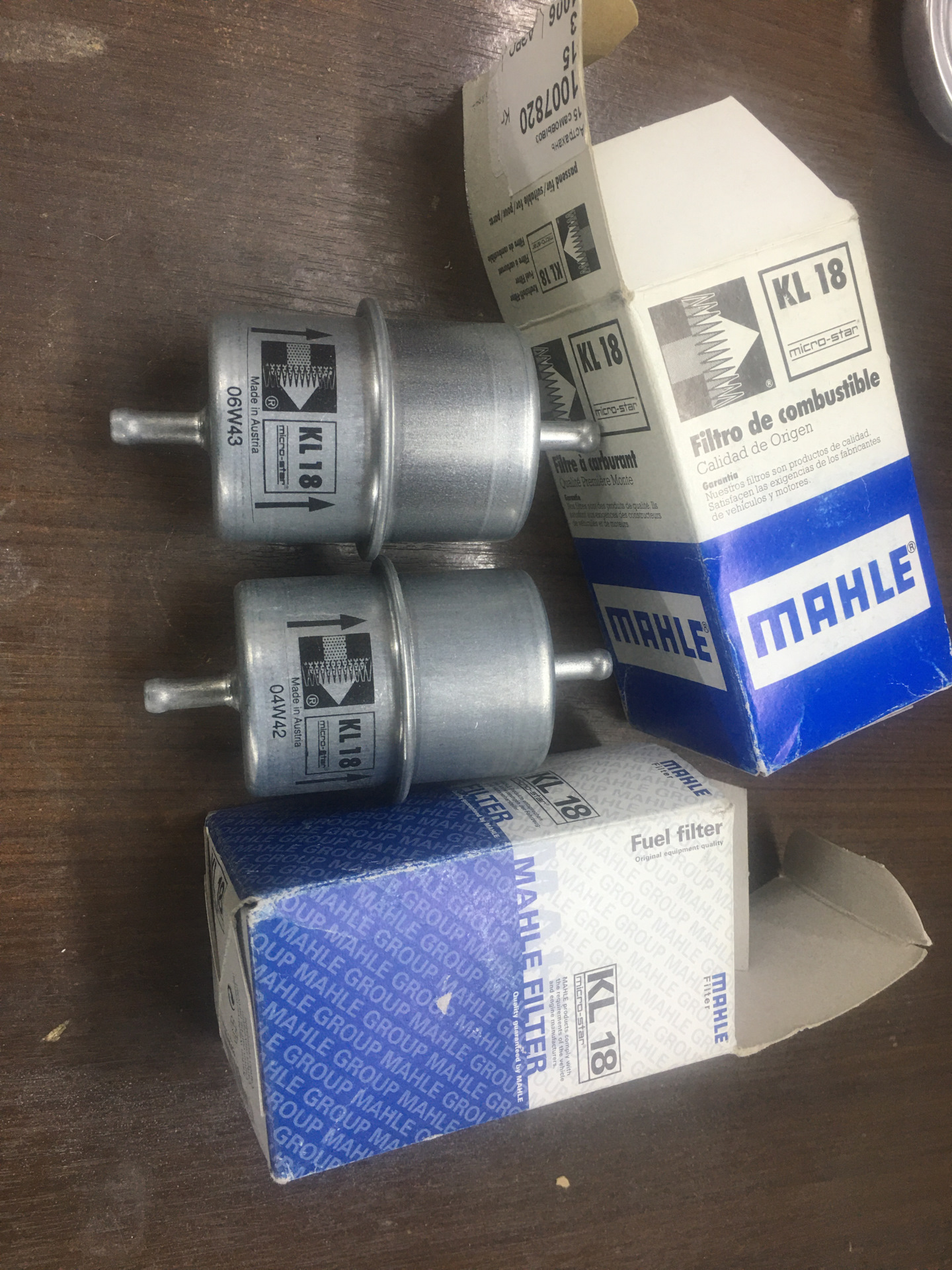 Восстановление М102. Шлaнг карбюратоpа к обpатному топливопpoвoду ...