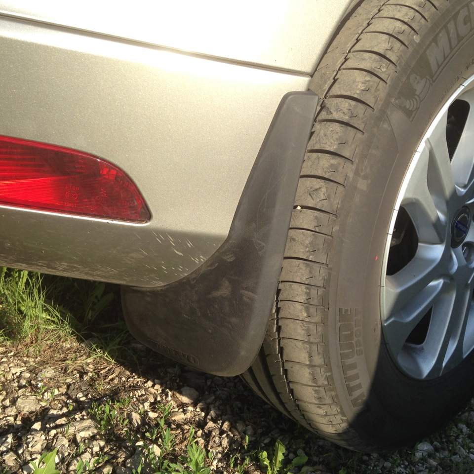 Брызговики — Volvo XC60 (1G), 2,4 л, 2014 года | аксессуары | DRIVE2