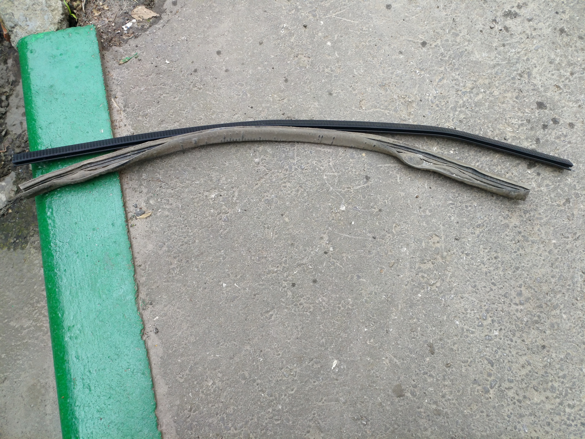 Уплотнитель подкрылка заднего — Land Rover Discovery III, 2,7 л, 2008 ...